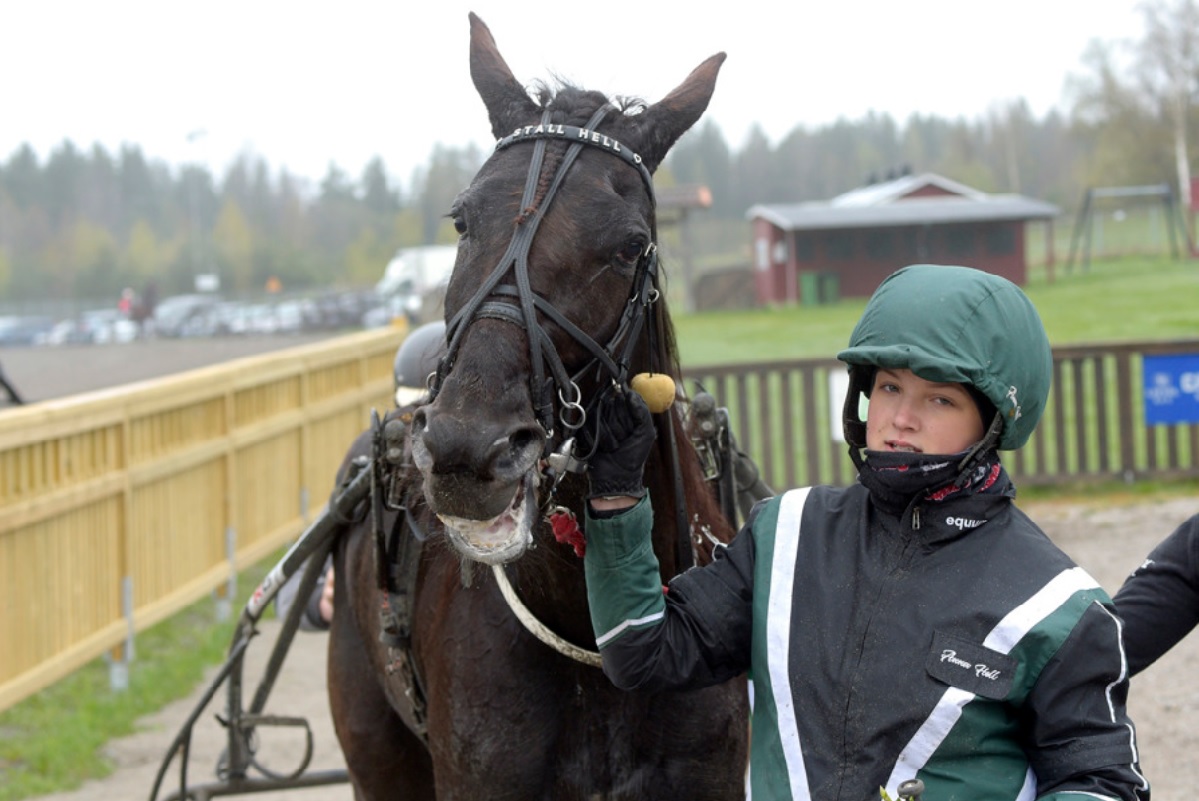 Anna fortsätter att köra in segrar